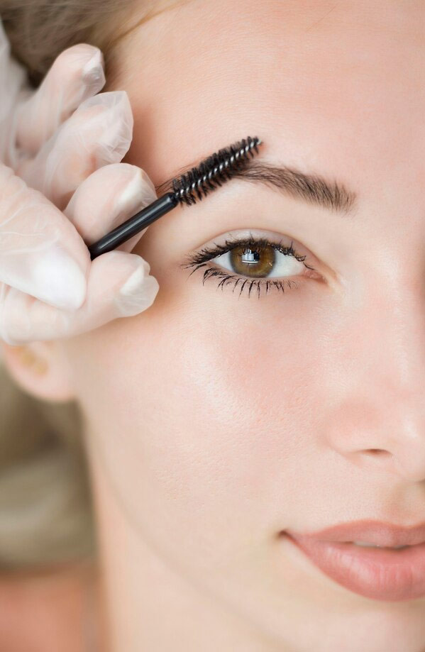 Design de sobrancelhas em Joinville - (47) 99627-0256